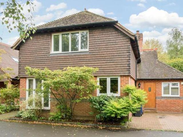 4 Bedroom Detached House For Sale In Farnham, Surrey