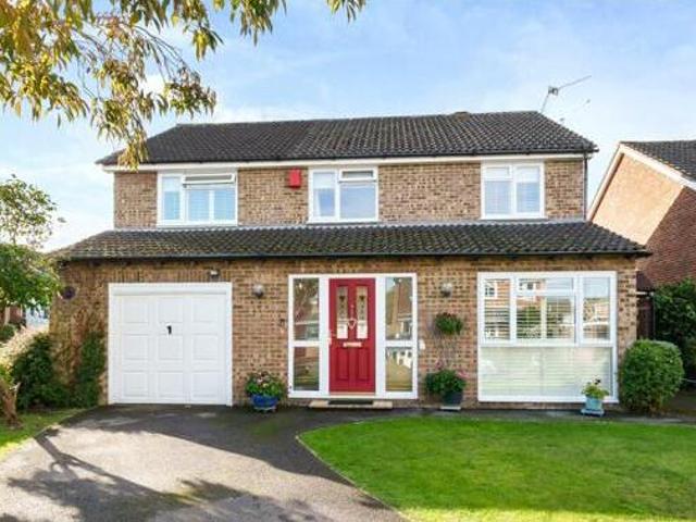 4 Bedroom Detached House For Sale In Farnham, Surrey