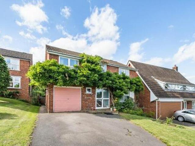 4 Bedroom Detached House For Sale In Farnham, Surrey