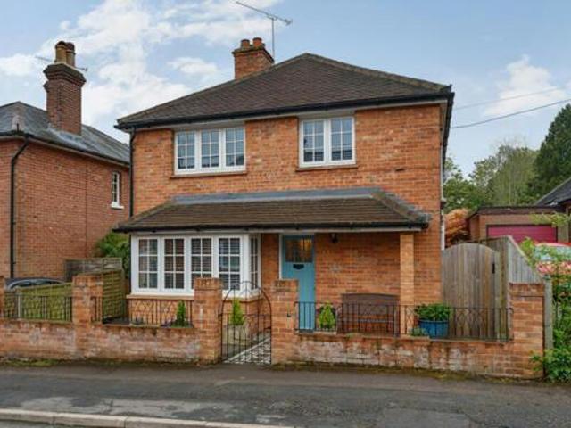 4 Bedroom Detached House For Sale In Farnham, Surrey