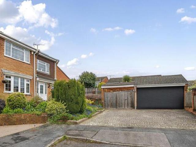 4 Bedroom Detached House For Sale In Farnham, Surrey