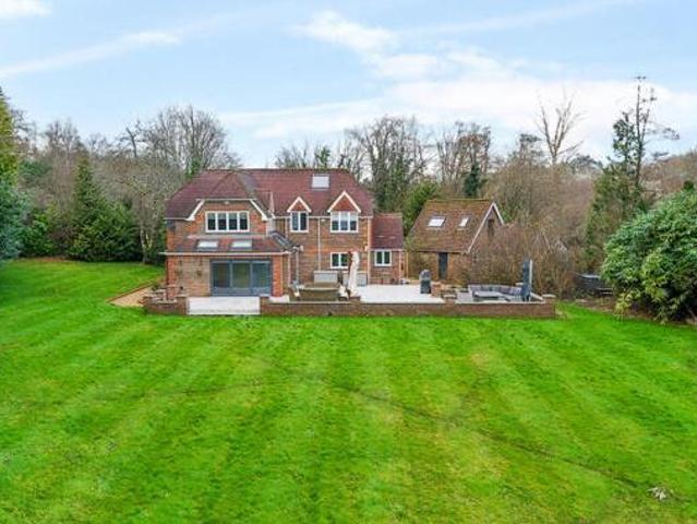 4 Bedroom Detached House For Sale In Farnham, Surrey