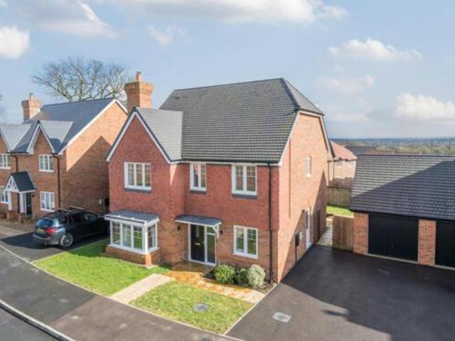 4 Bedroom Detached House For Sale In Farnham, Surrey