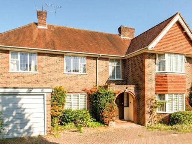 4 Bedroom Detached House For Sale In Farnham, Surrey
