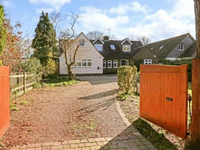 4 Bedroom Detached House For Sale In Farnham, Surrey