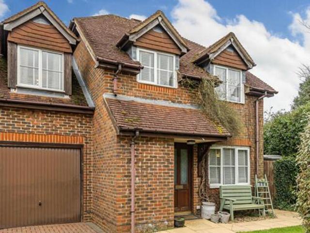 4 Bedroom Detached House For Sale In Farnham, Surrey