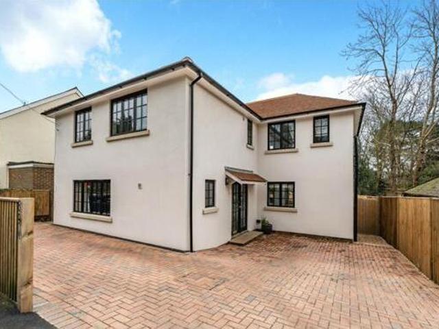4 Bedroom Detached House For Sale In Farnham, Surrey