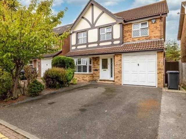 4 bedroom detached house for sale in Felipe Road Chafford Hundred Essex RM16