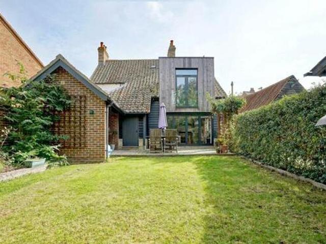 4 Bedroom Detached House For Sale In Fenstanton, Huntingdon