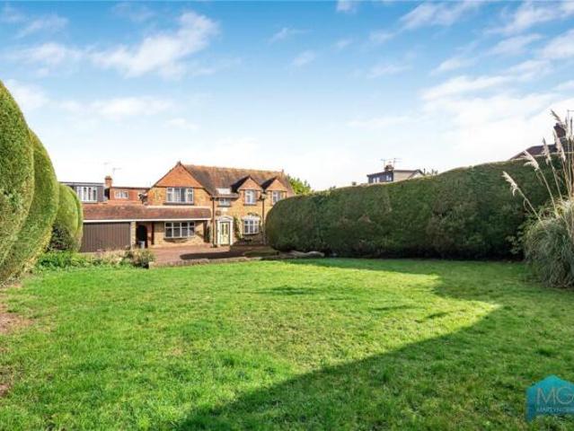 4 bedroom detached house for sale in Fernwood Crescent, London, N20