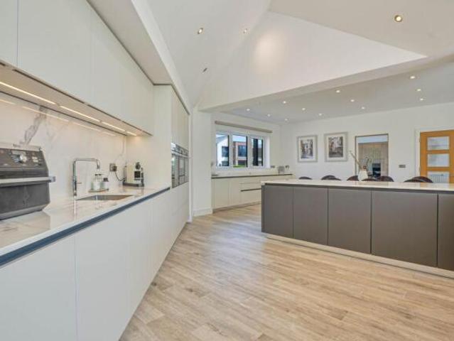 4 bedroom detached house for sale in Ferranti Place, Oakgrove, MK10