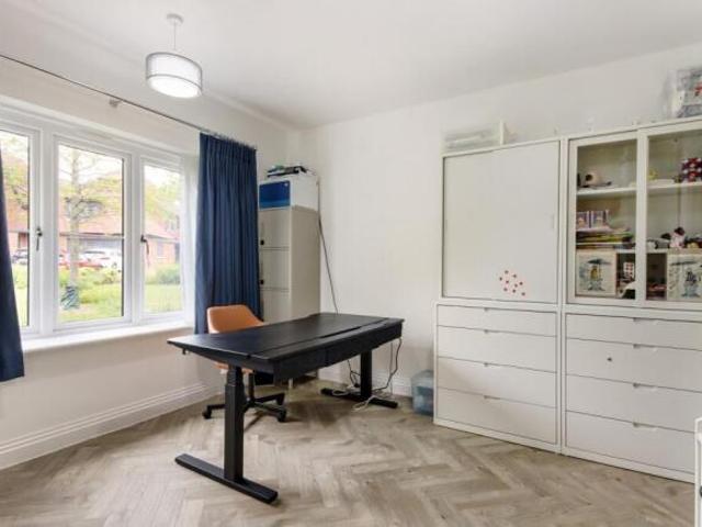 4 bedroom detached house for sale in Fitch Kemp Close, Hildenborough, Tonbridge, Kent, TN11