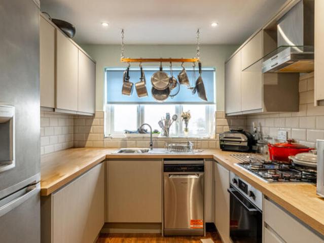 4 bedroom detached house for sale in Five Oaks, Caddington, Luton, Bedfordshire, LU1