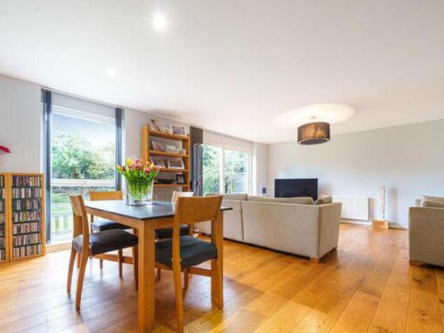 4 Bedroom Detached House For Sale In Finchley
