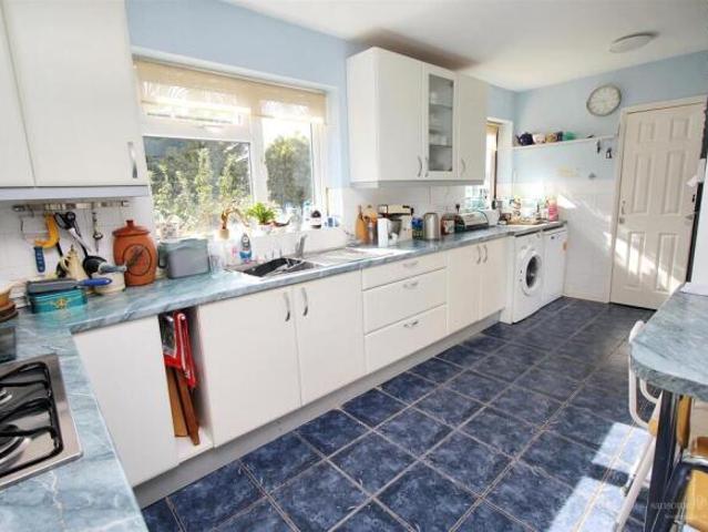4 bedroom detached house for sale in Fircroft Close, Tilehurst, Reading, RG31
