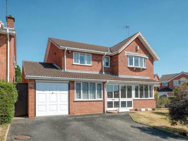 4 bedroom detached house for sale in Fircroft CloseStoke HeathBromsgroveB60 4NQ B60