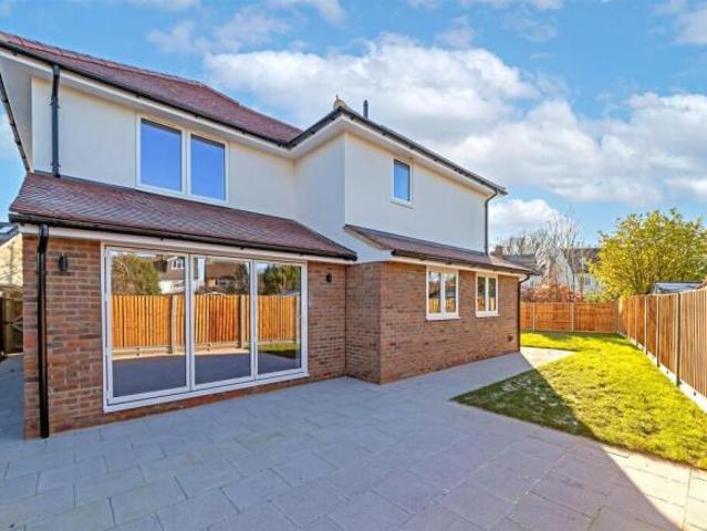 4 bedroom detached house for sale in Firwood Avenue, St. Albans, AL4