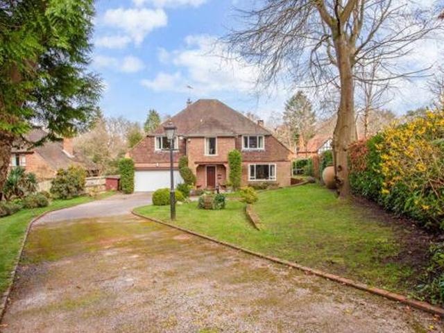 4 Bedroom Detached House For Sale In Fleet