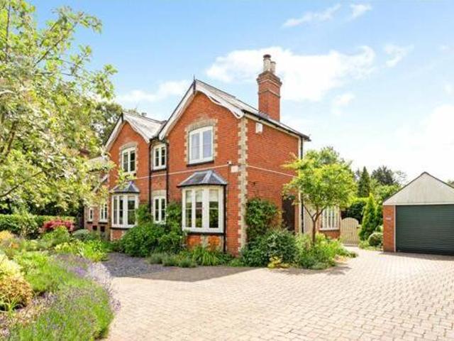 4 Bedroom Detached House For Sale In Fleet