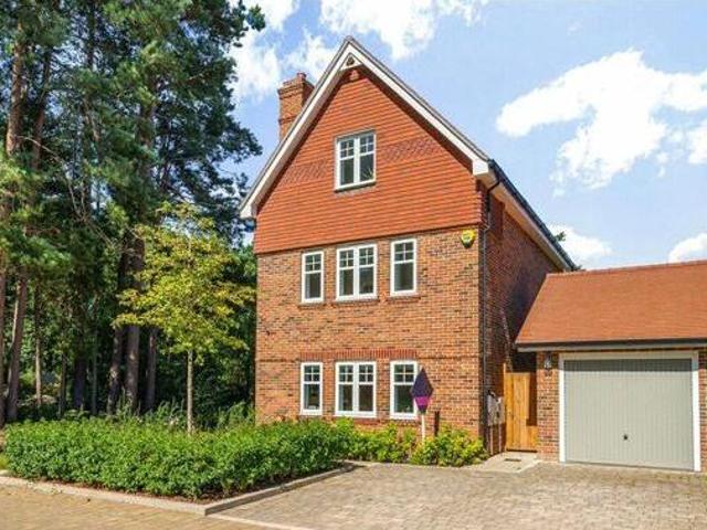 4 Bedroom Detached House For Sale In Fleet, Hampshire