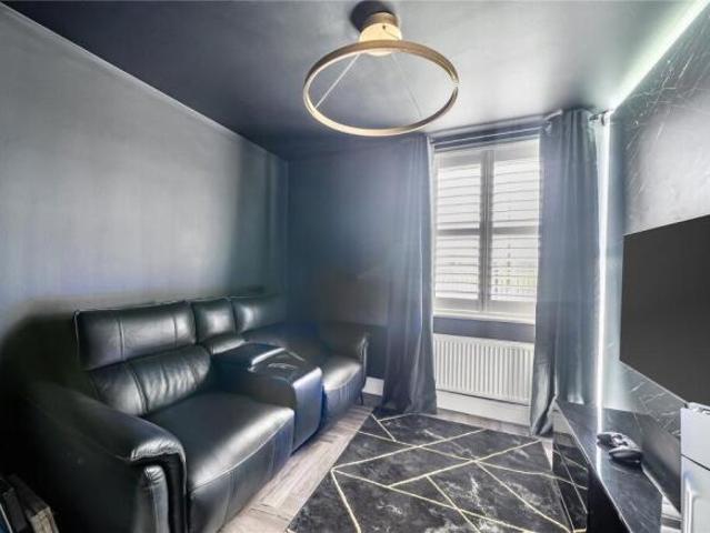 4 bedroom detached house for sale in Fleet Lane, Oulton, Leeds, West Yorkshire, LS26