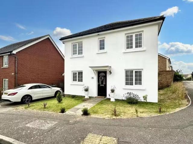 4 bedroom detached house for sale in Flint Way, Peacehaven, BN.