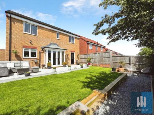 4 bedroom detached house for sale in Francis View, Fixby, Huddersfield, HD2