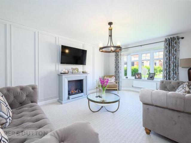 4 bedroom detached house for sale in Francis View, Fixby, Huddersfield, West Yorkshire, HD2