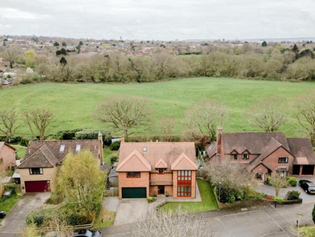4 bedroom detached house for sale in Frenchay Close, Downend, BS16