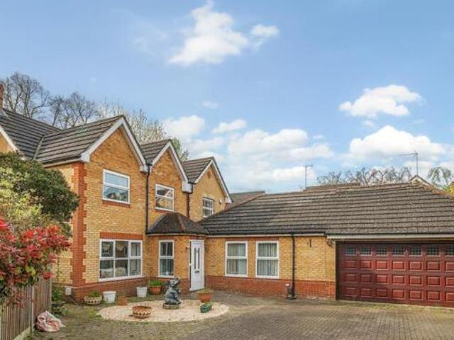 4 Bedroom Detached House For Sale In Friern Barnet