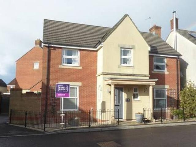 4 bedroom detached house for sale in Frog Road Gillingham SP8 SP8