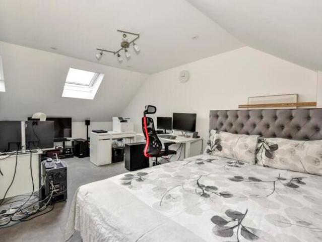 4 bedroom detached house for sale in Fullers Avenue, WD25