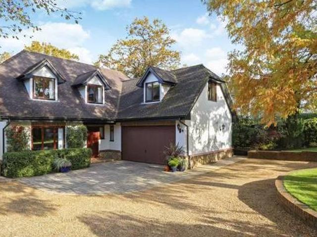 4 bedroom detached house for sale in Fullers Road Rowledge Farnham GU10