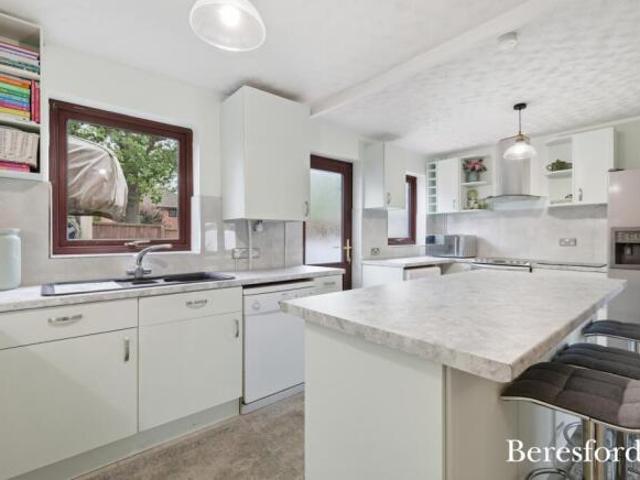 4 bedroom detached house for sale in Fyfield Close, West Horndon, CM13