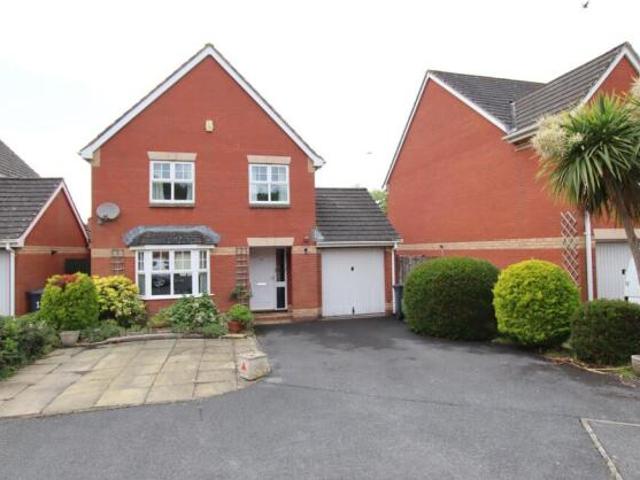4 bedroom detached house for sale in Knights Crescent, Clyst Heath, Exeter, EX2