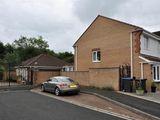 4 Bedroom Detached House For Sale In Knitsley