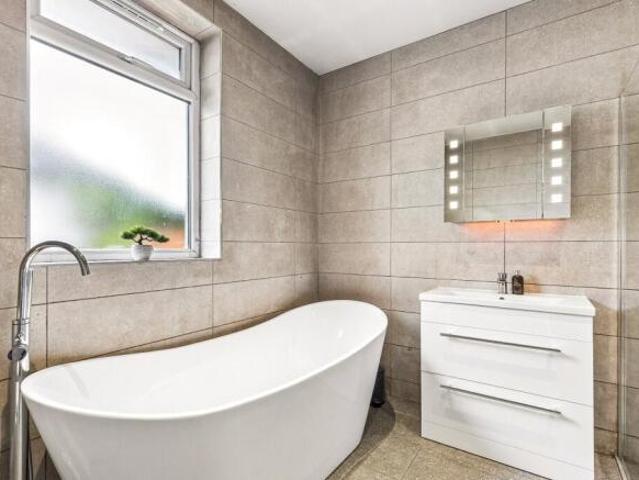 4 bedroom detached house for sale in Knollpark Drive, Clarkston, Glsagow, G76