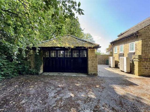 4 bedroom detached house for sale in Kaye Lane, Almondbury, HD5 8XT, HD5