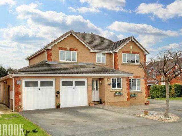 4 bedroom detached house for sale in Kelgate Sheffield S20