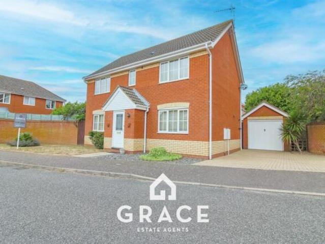 4 bedroom detached house for sale in Kelvedon Drive, Rushmere St. Andrew, Ipswich, IP4