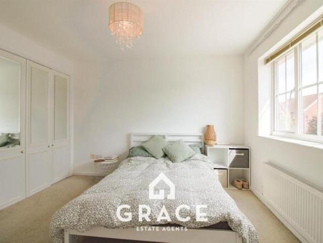 4 bedroom detached house for sale in Kelvedon Drive, Rushmere St. Andrew, Ipswich, IP4