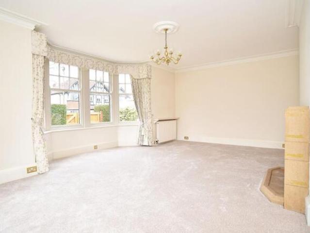 4 bedroom detached house for sale in Kenilworth Avenue, Harrogate, HG2