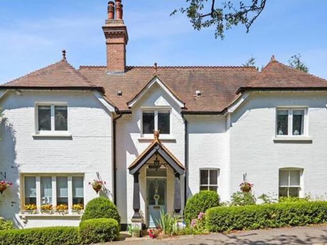 4 Bedroom Detached House For Sale In Kenley