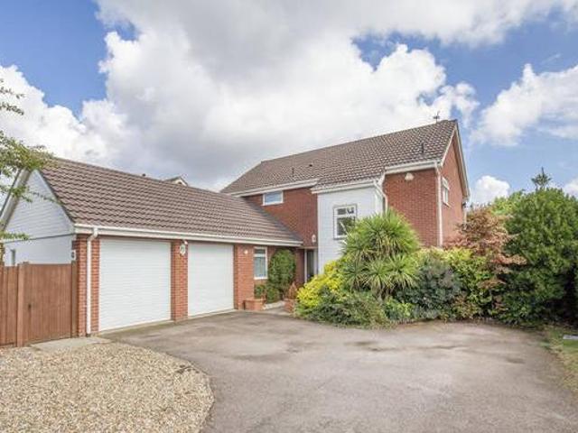 4 bedroom detached house for sale in Keswick Road Cringleford NR4