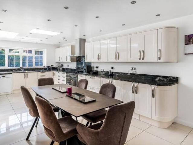 4 bedroom detached house for sale in Kestrel Close, Guildford, Surrey, GU4