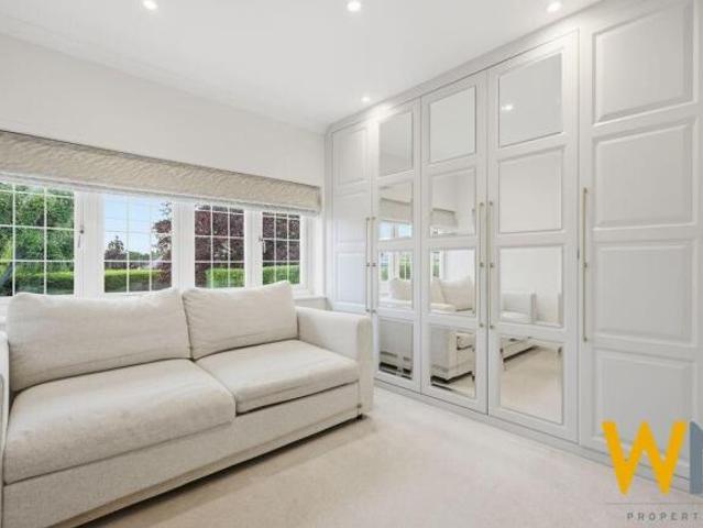 4 bedroom detached house for sale in Kilworth Avenue, Brentwood, CM15