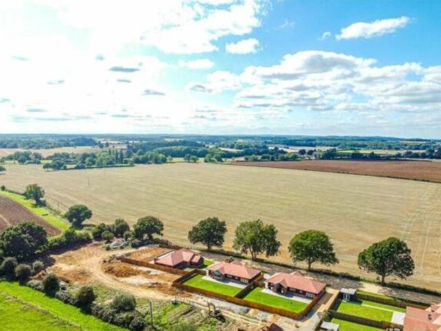 4 Bedroom Detached House For Sale In Kimpton Road, Hitchin