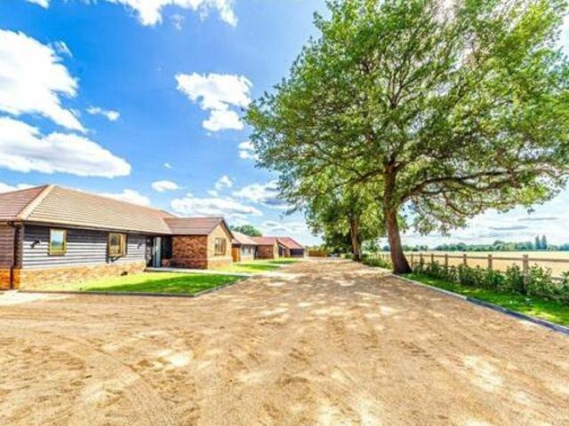 4 Bedroom Detached House For Sale In Kimpton Road, Hitchin