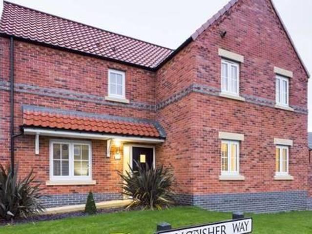 4 bedroom detached house for sale in Kingfisher Way Ollerton Newark NG22