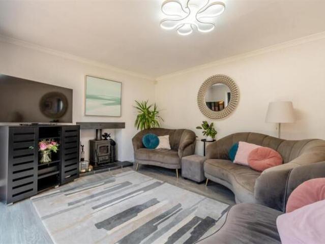 4 bedroom detached house for sale in Kingland Drive, Leamington Spa, CV32
